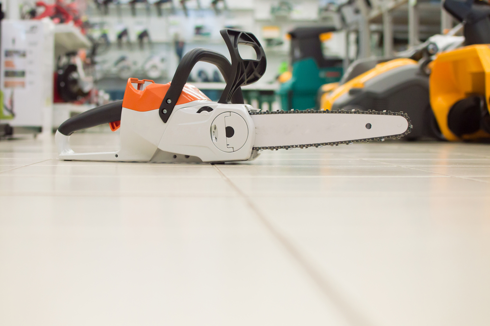 10 Best Battery Powered Chainsaw Reviews 2023!